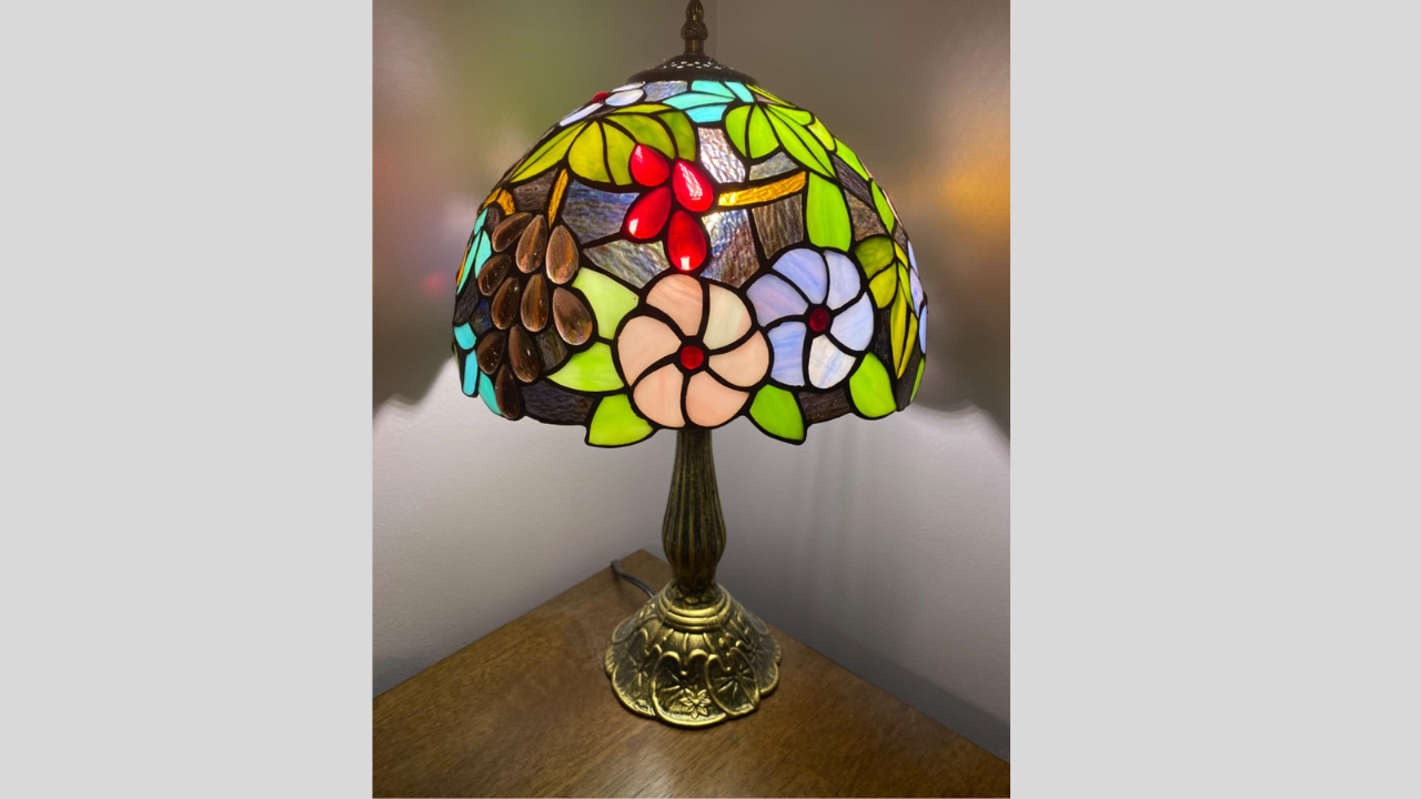 How to Recognize a Tiffany Lamp: Tips and Features